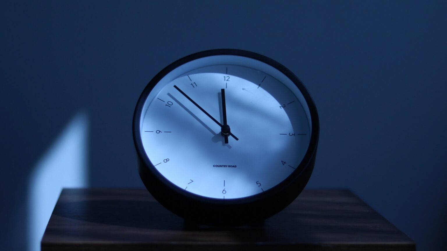 Your circadian rhythm and sleep-wake cycle explained - Ultrahuman